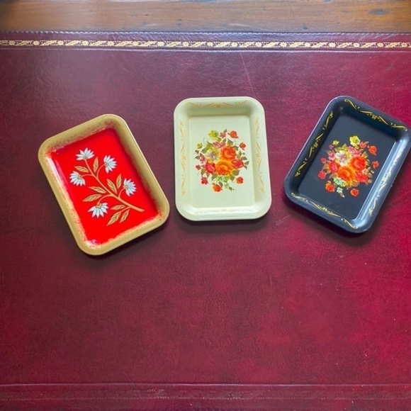 Vintage | Accents | Vintage Sandwich Tea Trays 3 Floral Designs Set 3 ...